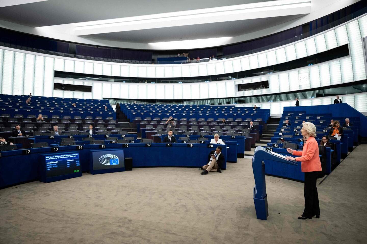 Eurocommissarissen klagen over rit naar Straatsburg, die te lang is ...