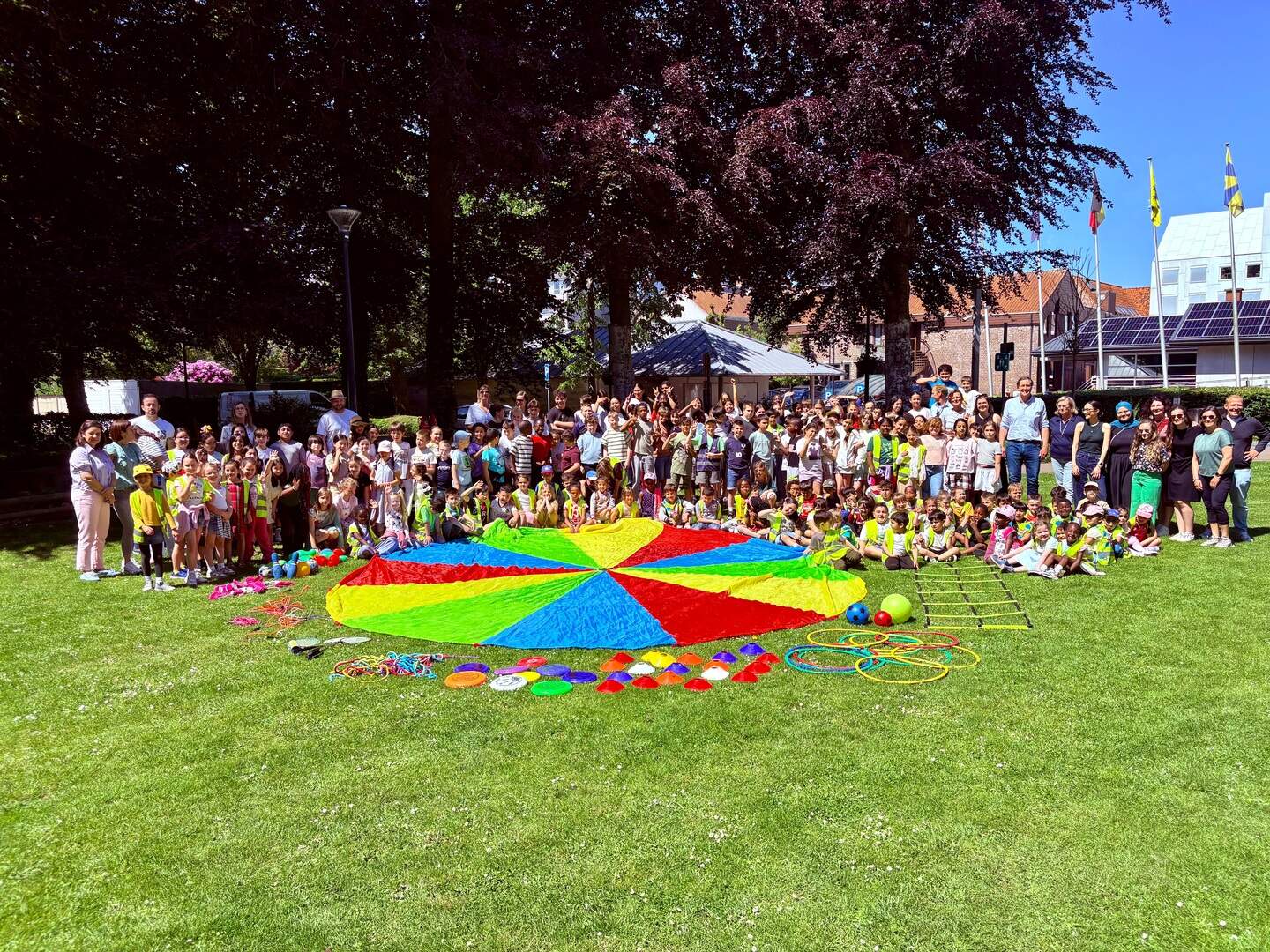 Leerlingen krijgen ontbijt op school en trekken op picknick tijdens ...