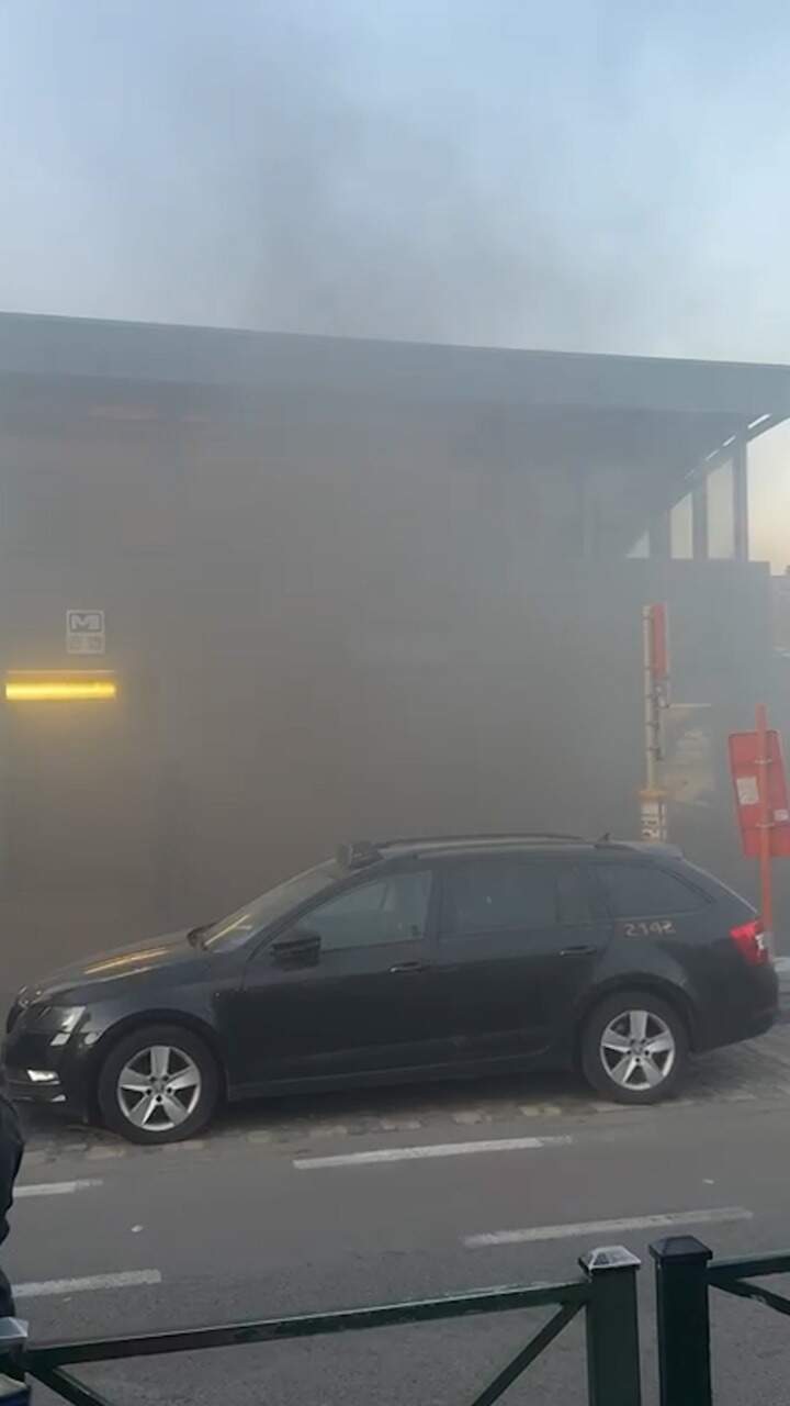Brand uitgebroken in metrostel in Brussel: metrostation Belgica ...