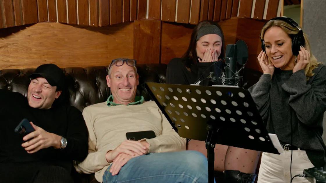 Slappe lach bij Viktor, Marie en Gert tijdens zangopnames van Ellen in ...