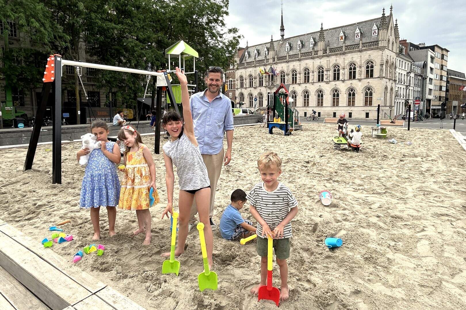 Opnieuw zomerspeelplein geopend op Grote Markt: “Tot oktober kunnen ...