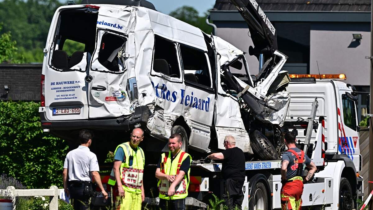 Enkele dagen na dramatisch busongeval Buggenhout rijdt schoolbus van ...