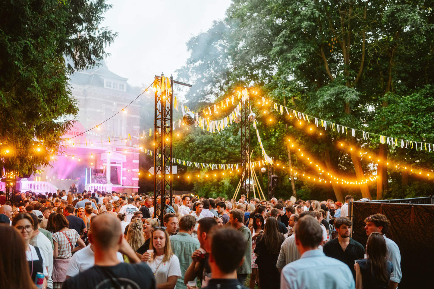 Start van openluchtseizoen met aperitief op oude spoorwegsite in ...