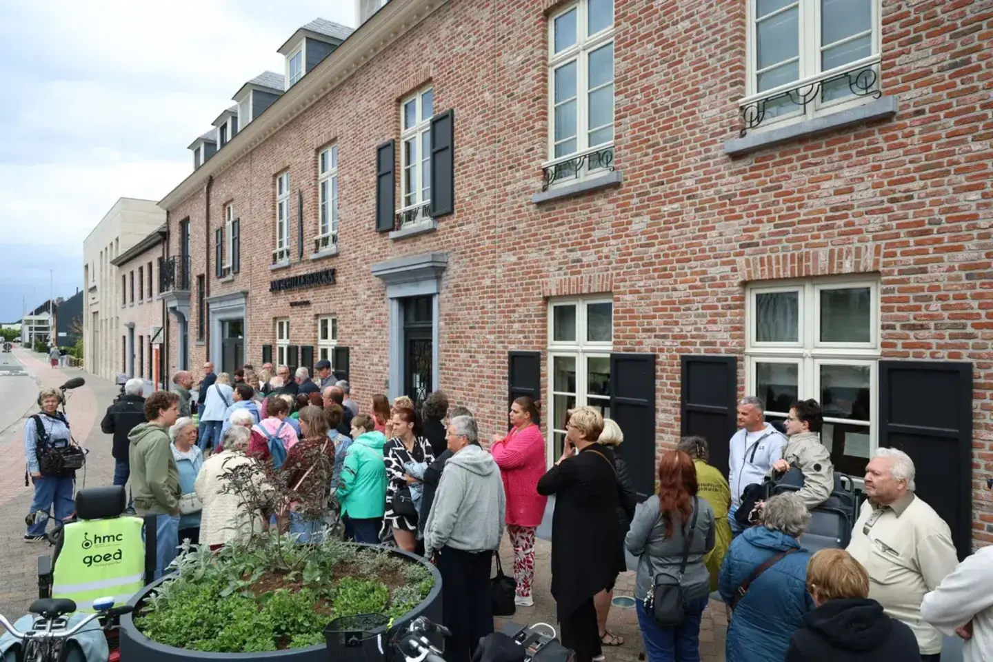 Familie, vrienden en fans brengen laatste groet aan Margriet Hermans in ...