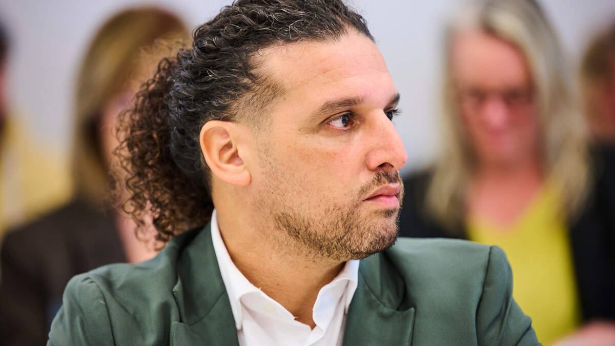 Rapper Ali B. (44) vliegt voor drie jaar de cel in, maar zit hij nog ...