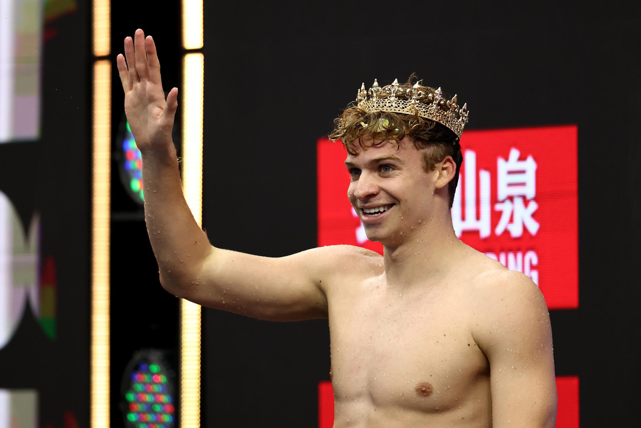 VIDEO. Léon Marchand verpulvert wereldrecord 200 meter wisselslag in ...
