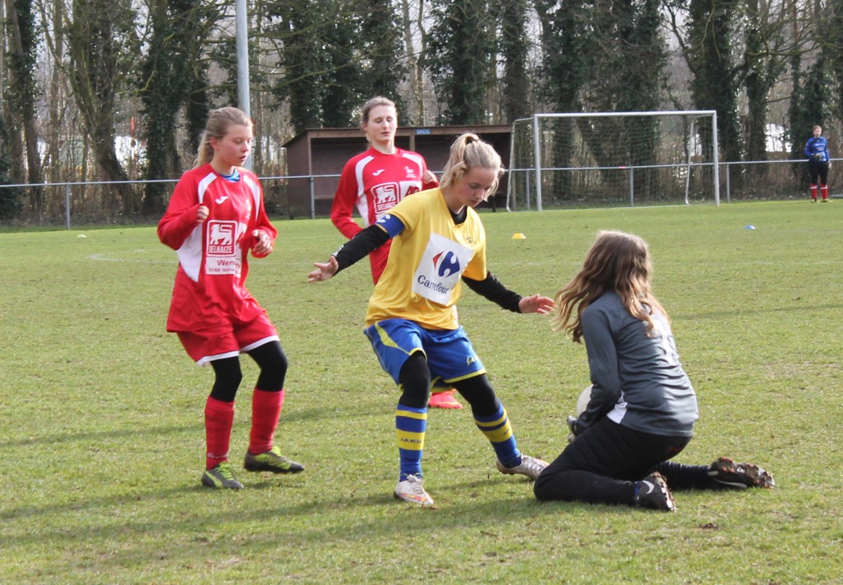 FOTO. Meisjes spelen hun Jeugdcup Het Nieuwsblad | Nieuwsblad