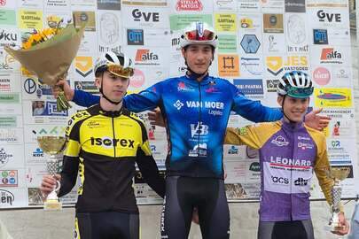 ALLE WINNAARS IN HET VLAAMSE AMATEURWIELRENNEN. Xibe Bral eert zijn ...