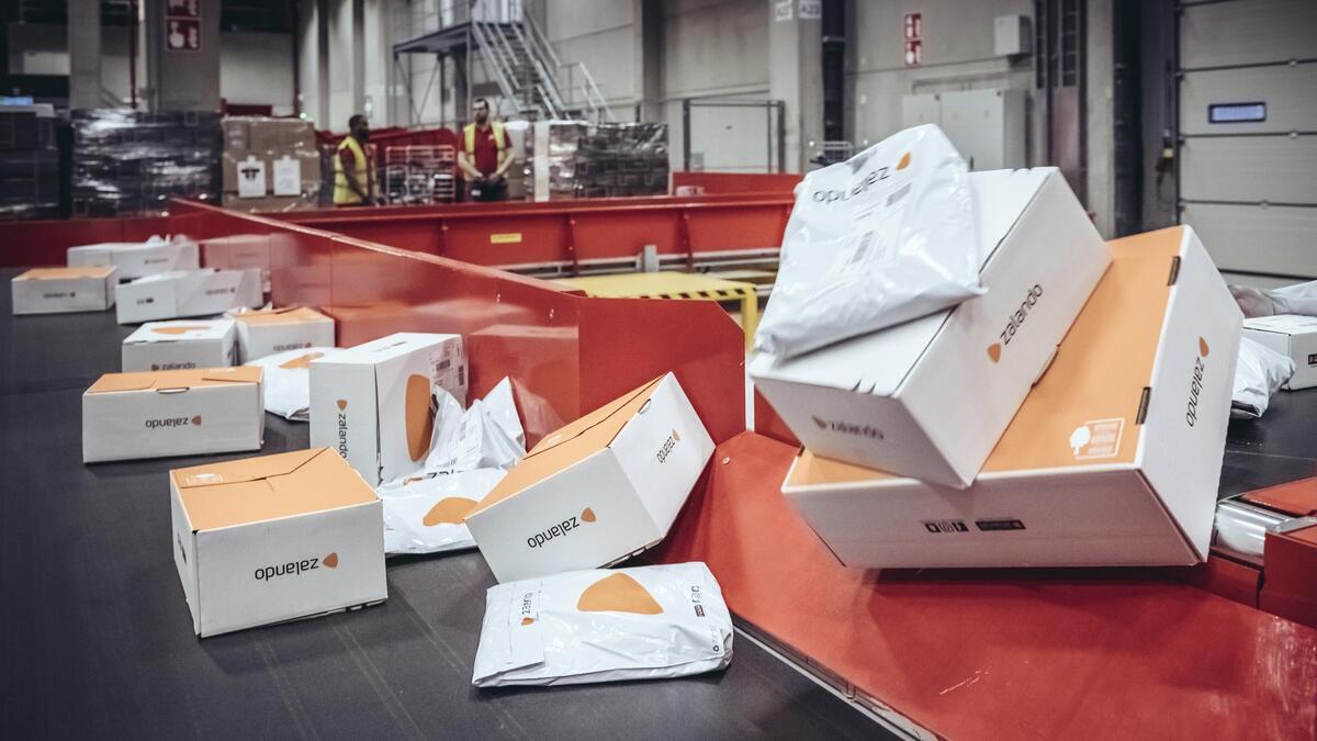 Stakingsposten aan sorteercentra van bpost in Brussel, Charleroi en ...