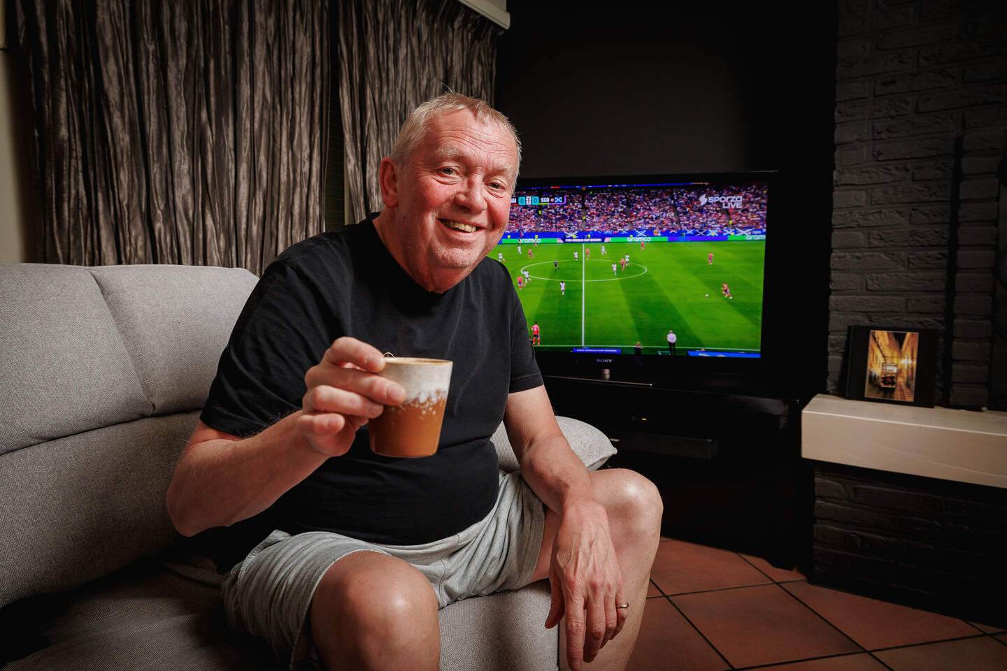 “Mensen verklaren mij zot”: zij zetten speciaal hun wekker voor het WK ...