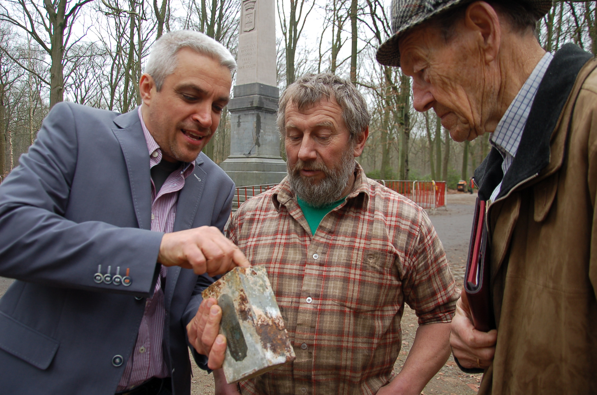 Brasschaatse obelisk geeft geheim niet (helemaal) prijs | Nieuwsblad