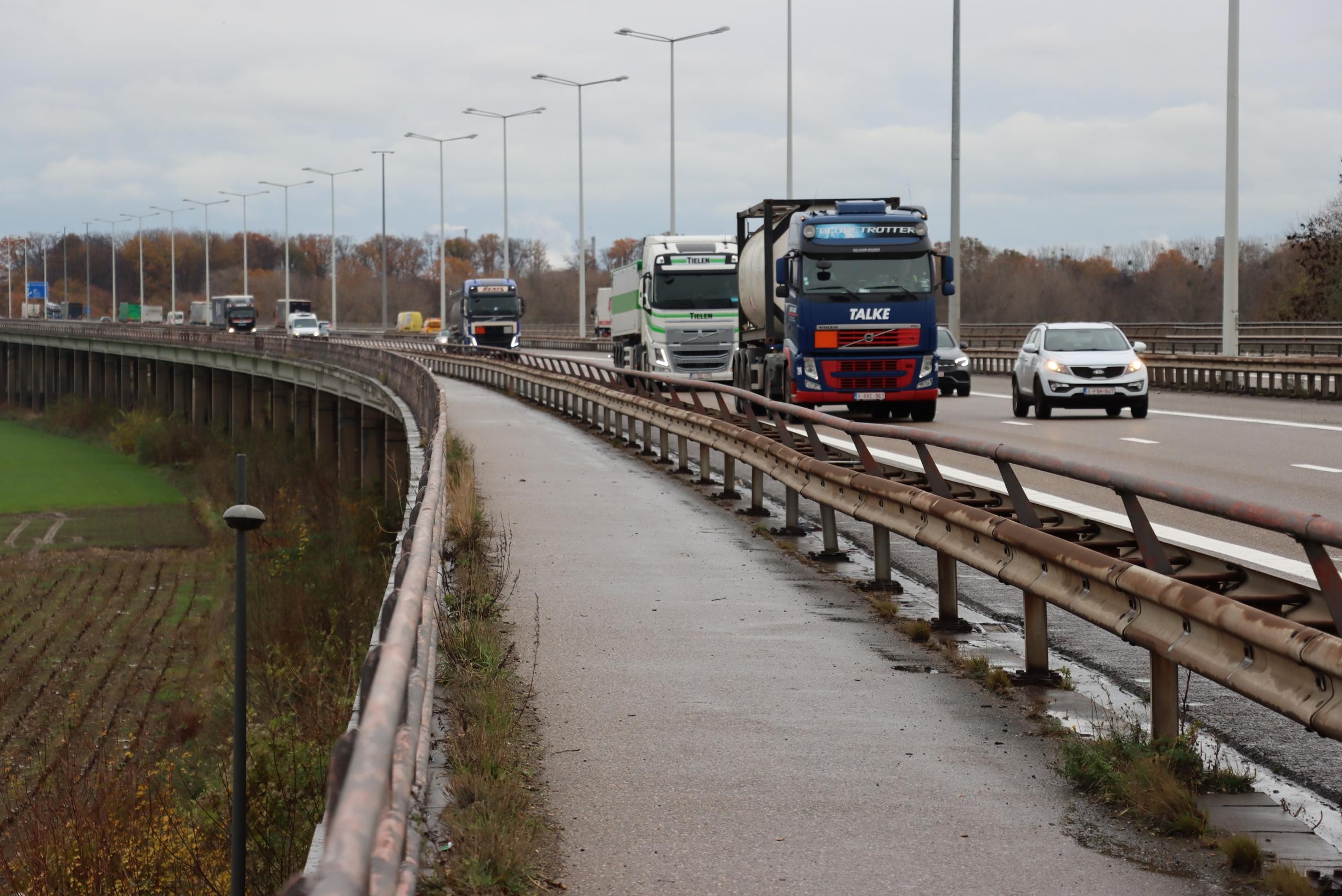 E314 richting Nederland krijgt nieuw wegdek, grote verkeershinder ...