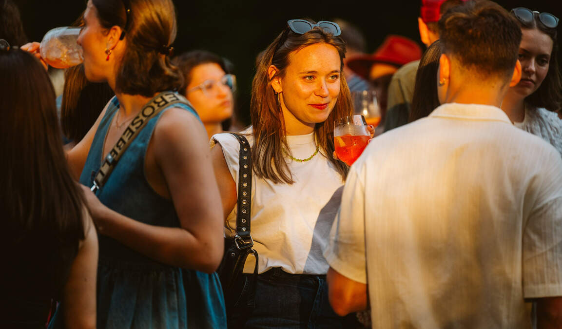 Start van openluchtseizoen met aperitief op oude spoorwegsite in ...