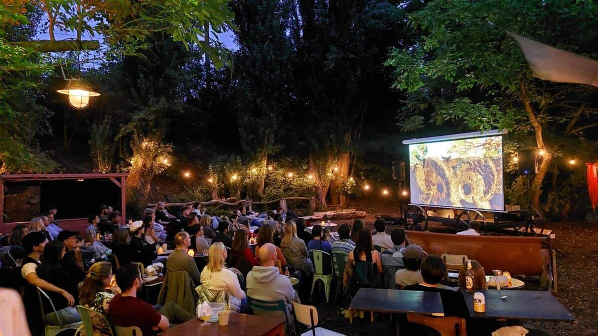 In deze openluchtcinema kies je zelf hoeveel je betaalt: “We hebben een ...