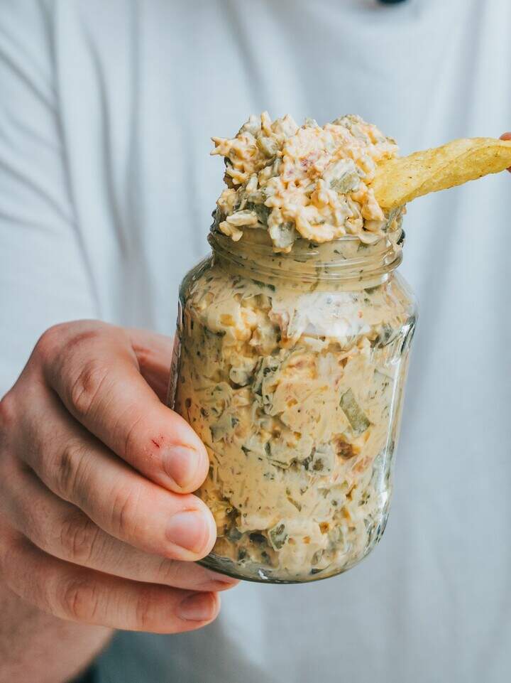Topchef Timon Michiels test viraal recept voor pickle dip: “Ideaal voor ...
