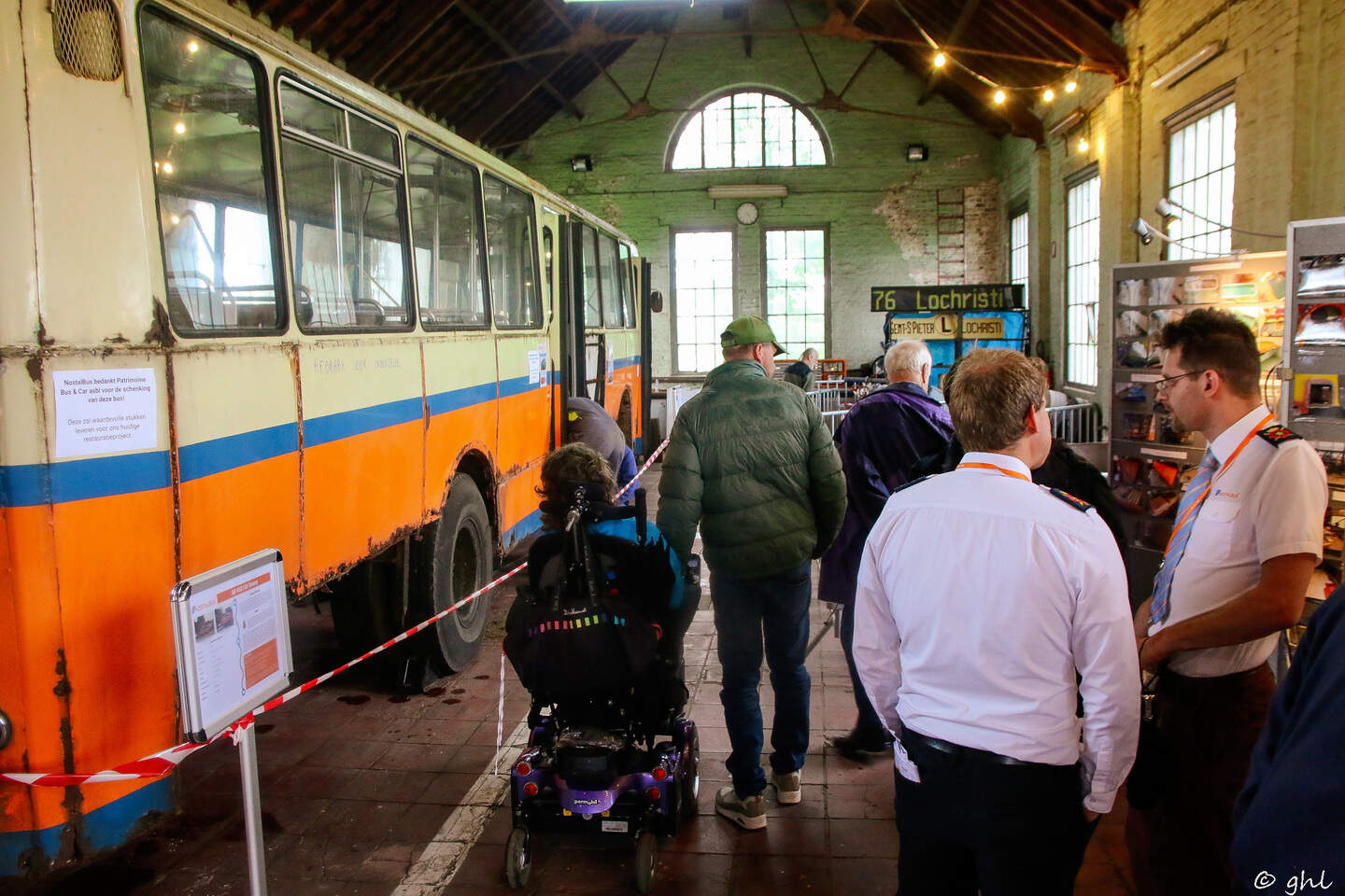 Oude bus- en tramstelplaats gunt bezoekers hobbelige rit terug in de ...
