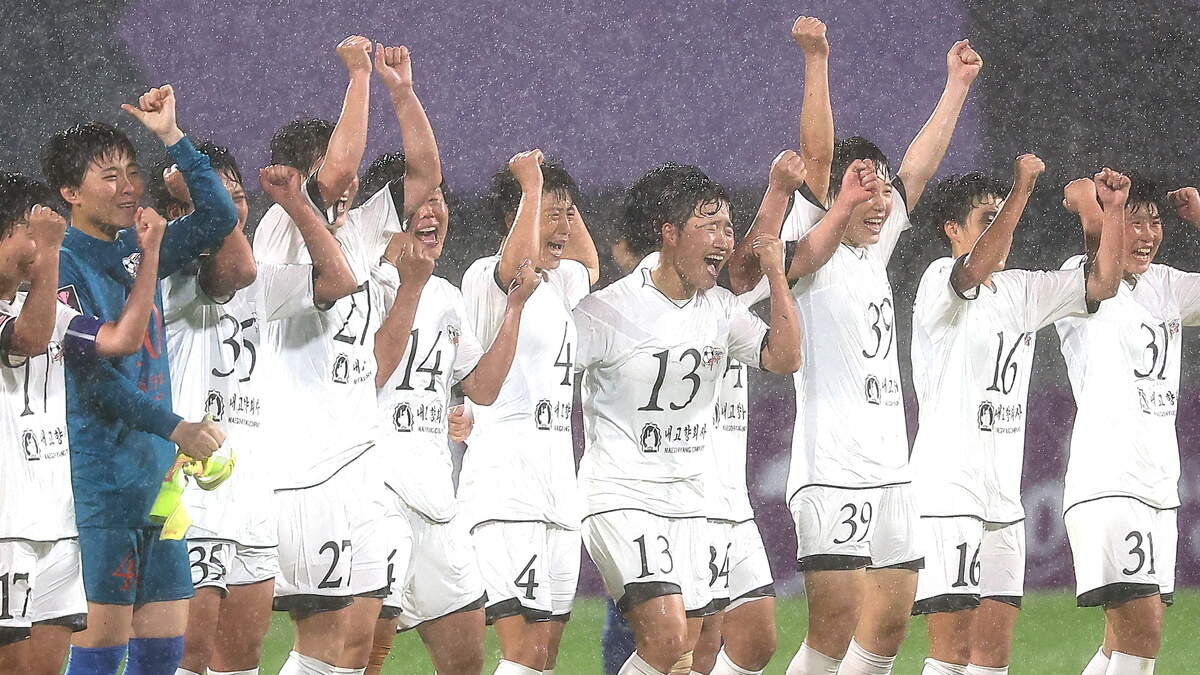 Technisch gezien zijn ze in oorlog, maar Noord-Koreaans sportteam reist ...