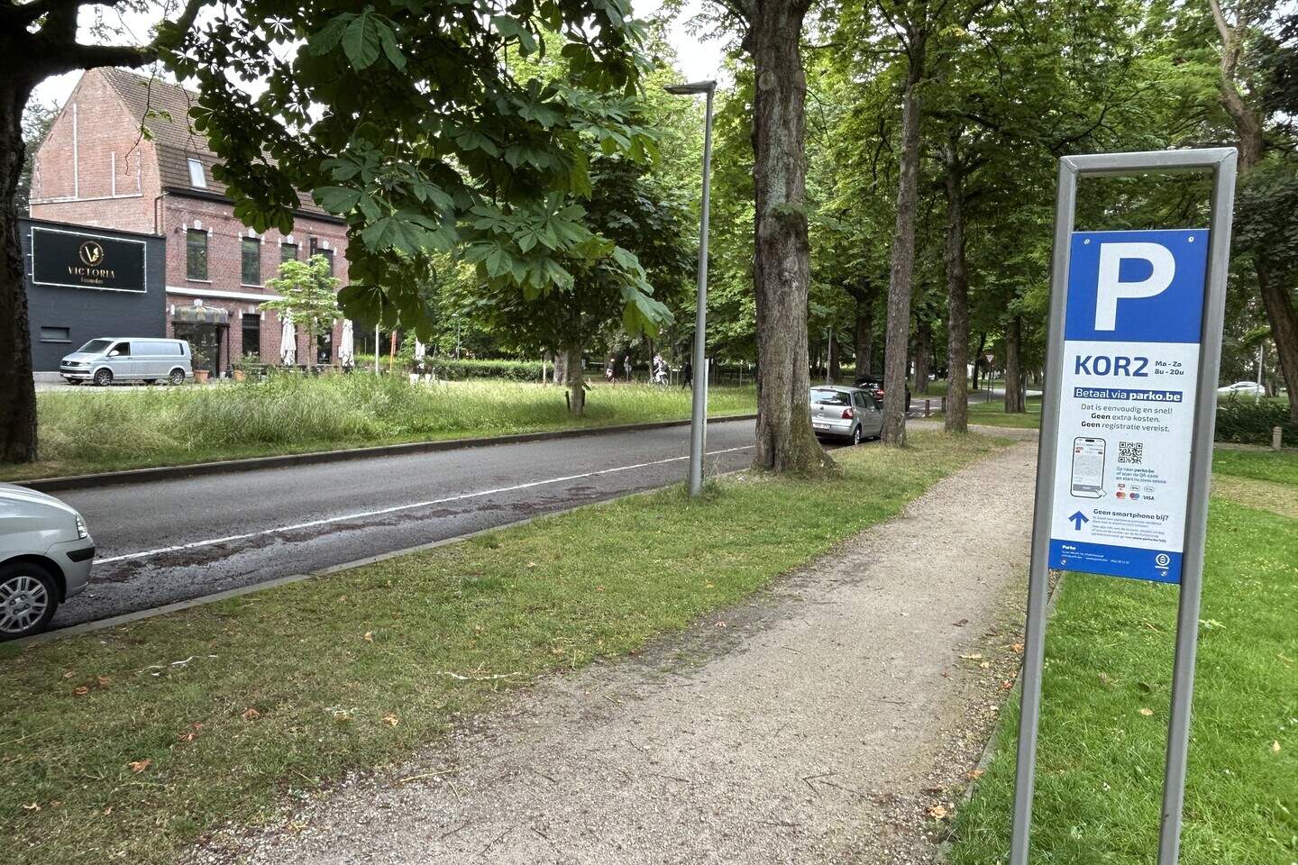 Bewoners Weversstraat vinden amper nog parkeerplaats voor hun deur na ...