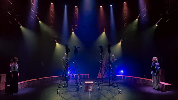 RECENSIE. Wij gingen naar ‘Schijnwerpers’, de musicalcomeback van Josje ...