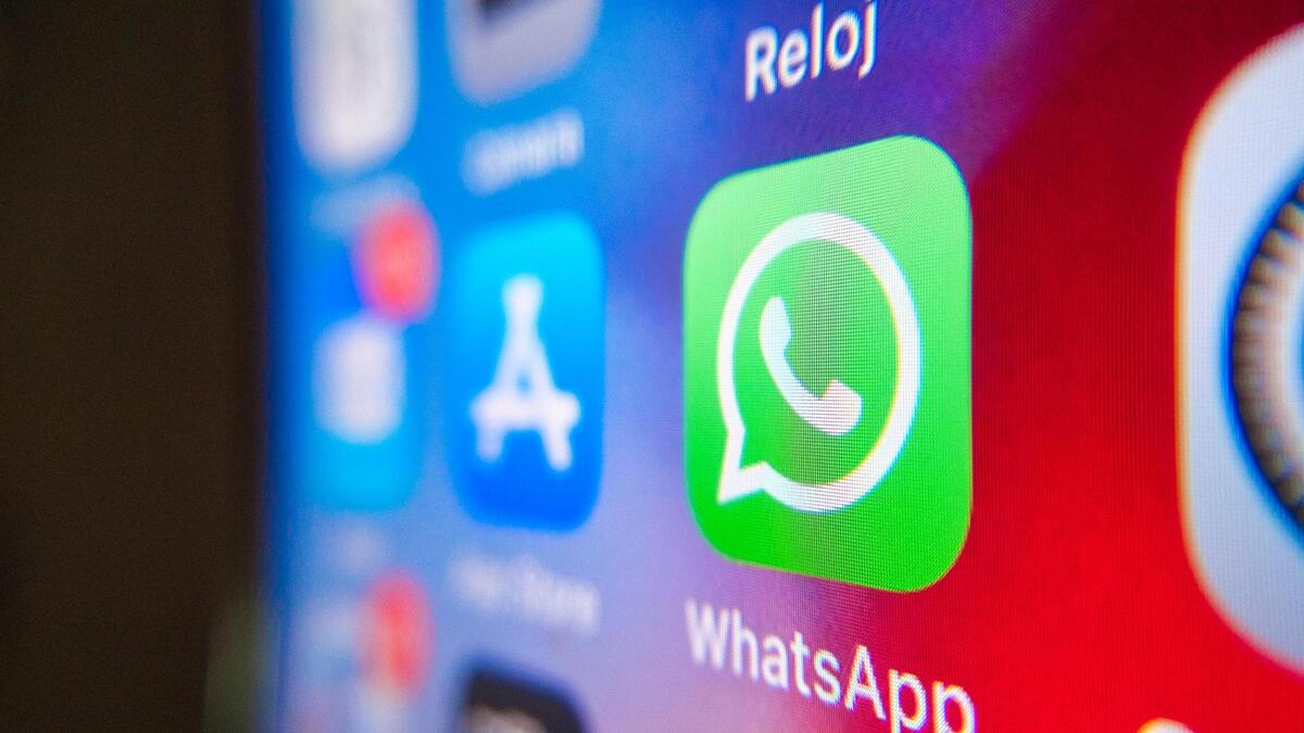 NMBS gaat communiceren met klanten via WhatsApp | Nieuwsblad