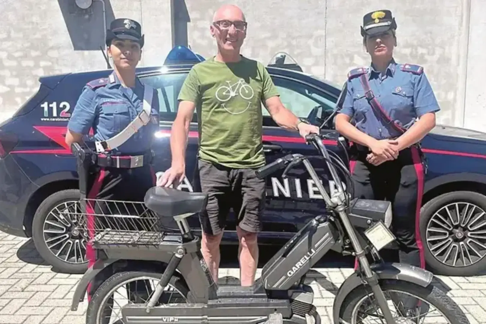 Italiaanse politie vindt bromfiets 42 jaar na diefstal terug en bezorgt ...