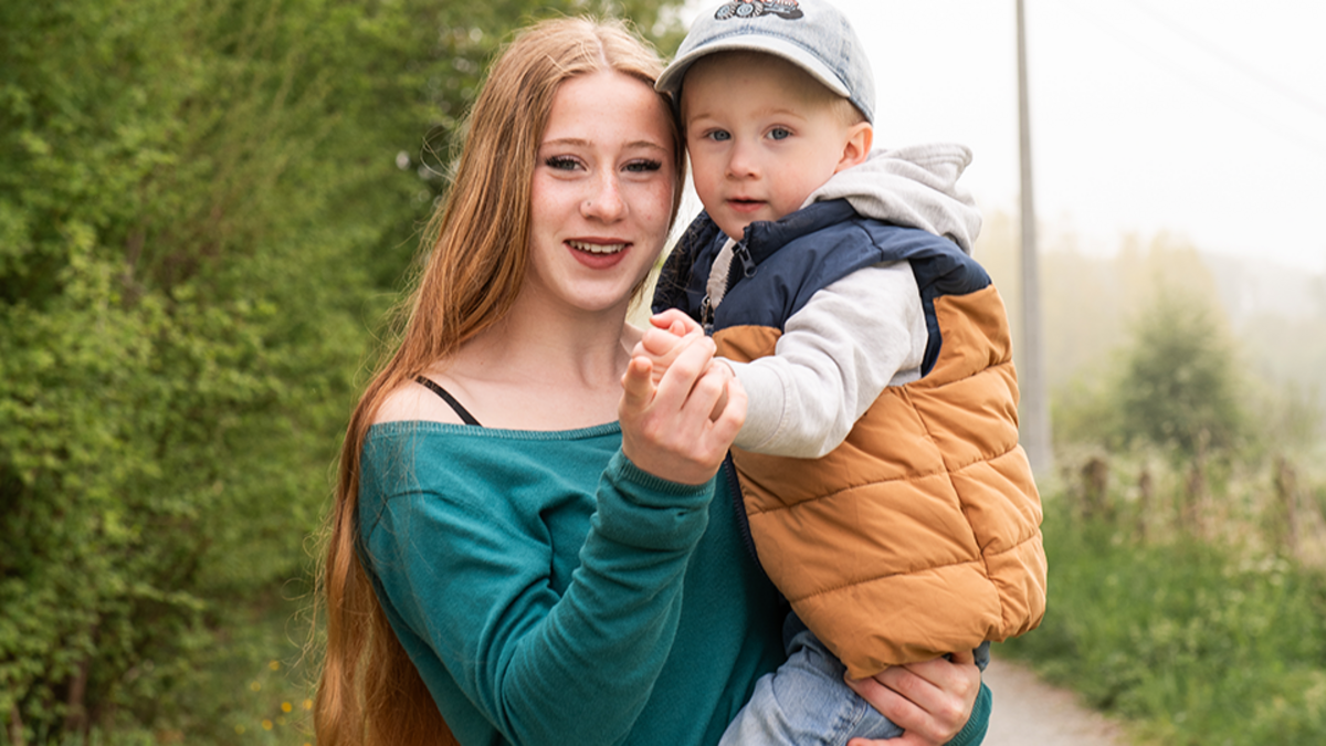 “Het mooiste? Dat je samen met je kindje opgroeit”: jong moederschap ...