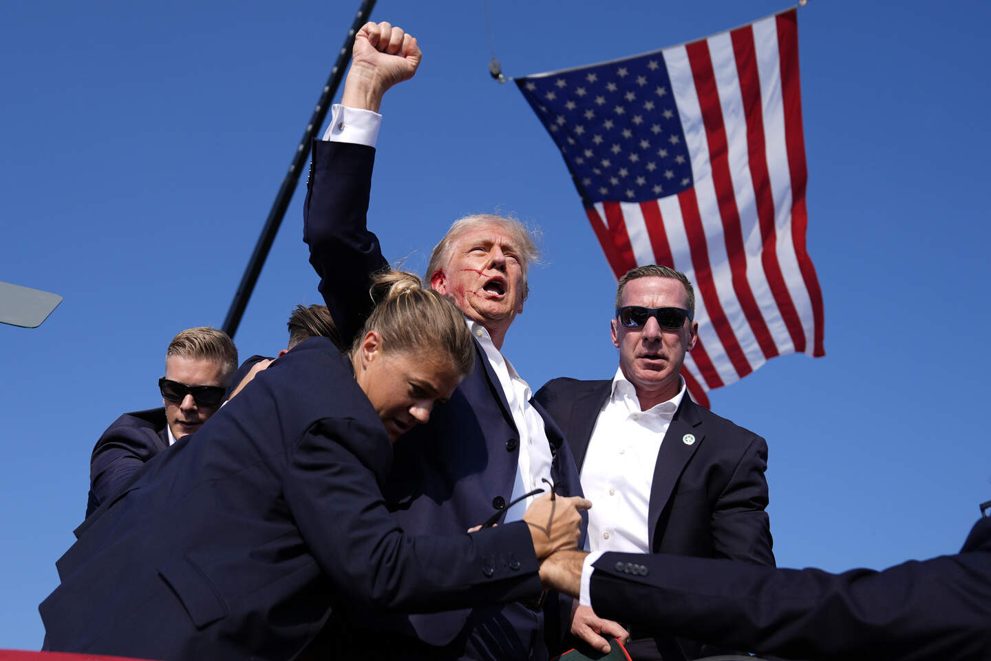Krijgt tanende populariteit Trump een boost na mislukte aanslag? “Het ...