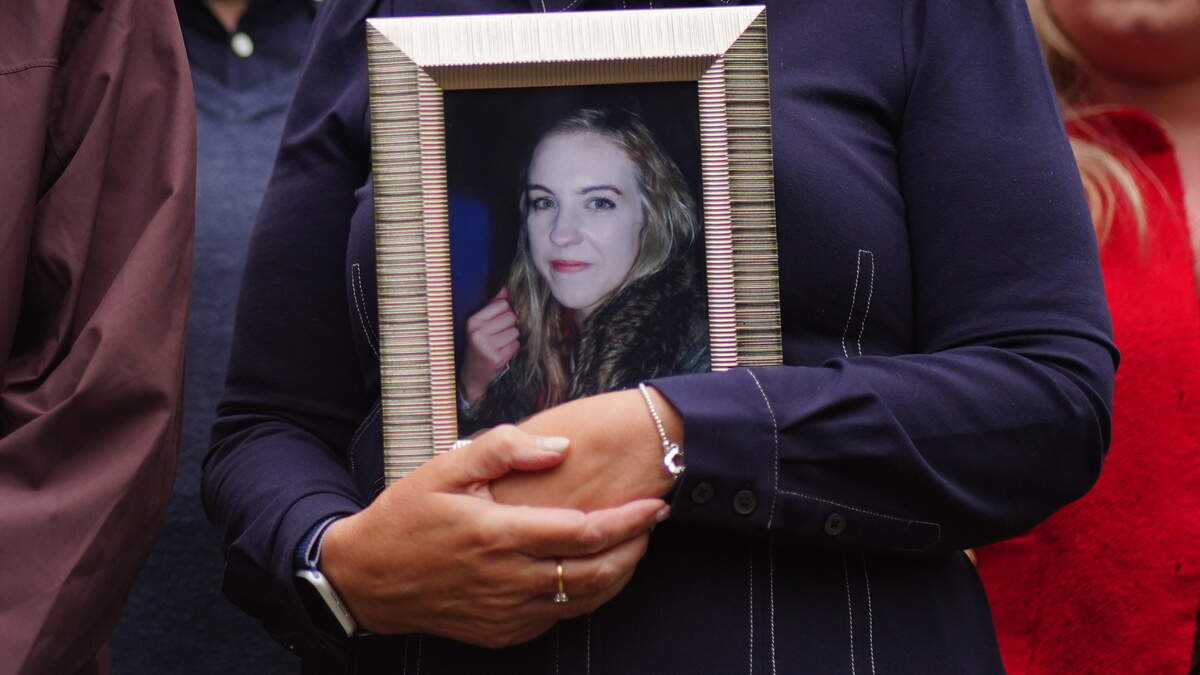 Britse youtuber krijgt 31 jaar cel nadat hij valse livestream opzette ...