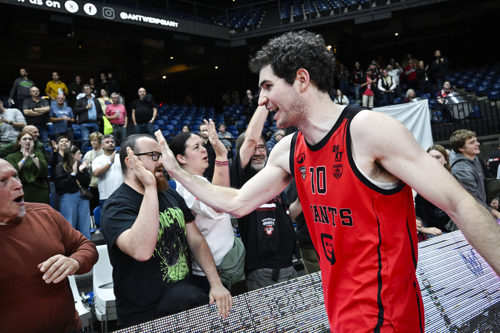 Andrew Funk driepuntert Antwerp Giants naar belangrijke winst: “Maar we ...