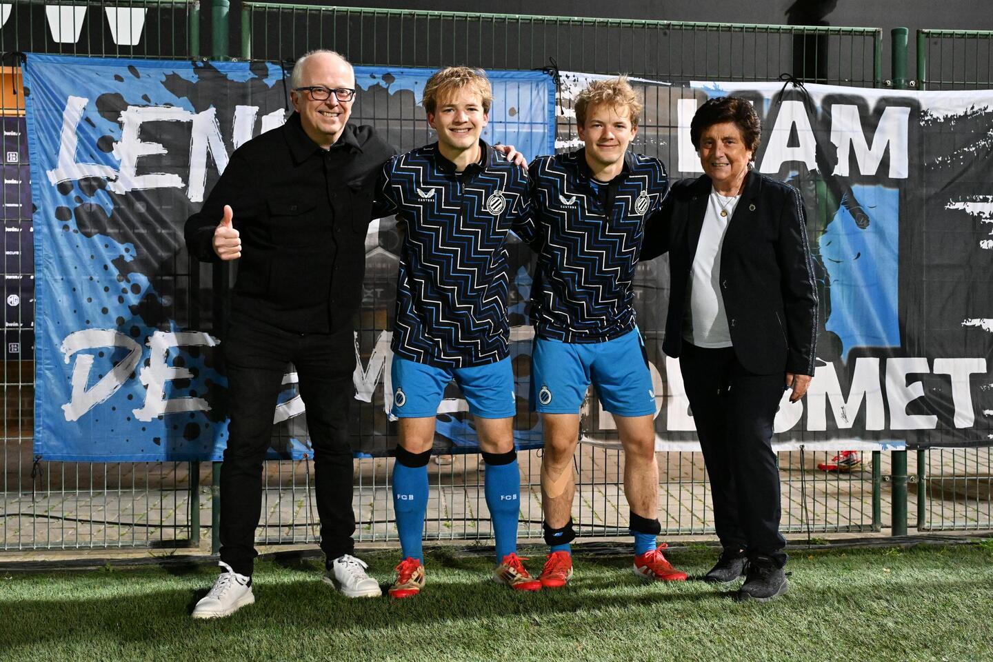 Emotioneel afscheid voor Lenn en Liam De Smet bij Club NXT, Nicky Hayen ...