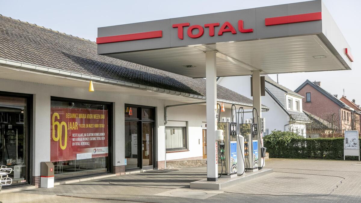 Vakbonden dreigen tankstations van Total lam te leggen | Nieuwsblad