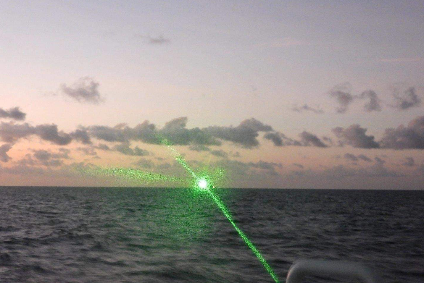Chinese kustwacht verblindt bemanning van Filipijns schip met ...