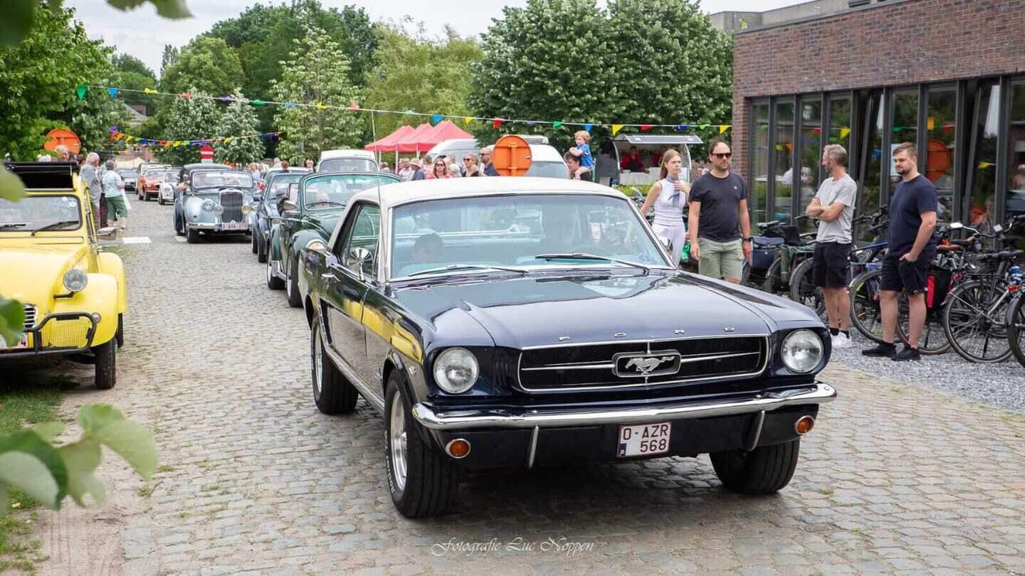 Oldtimers brengen mensen samen bij WZC De Ravestein | Nieuwsblad