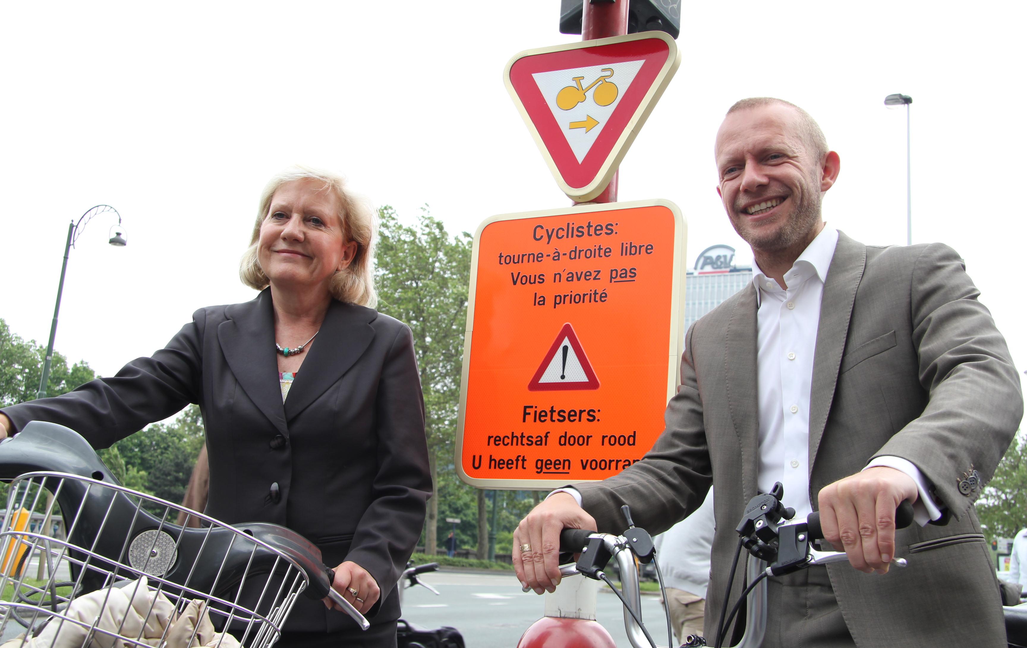 ‘Fietsen door rood verkeerslicht is veilig' | Nieuwsblad