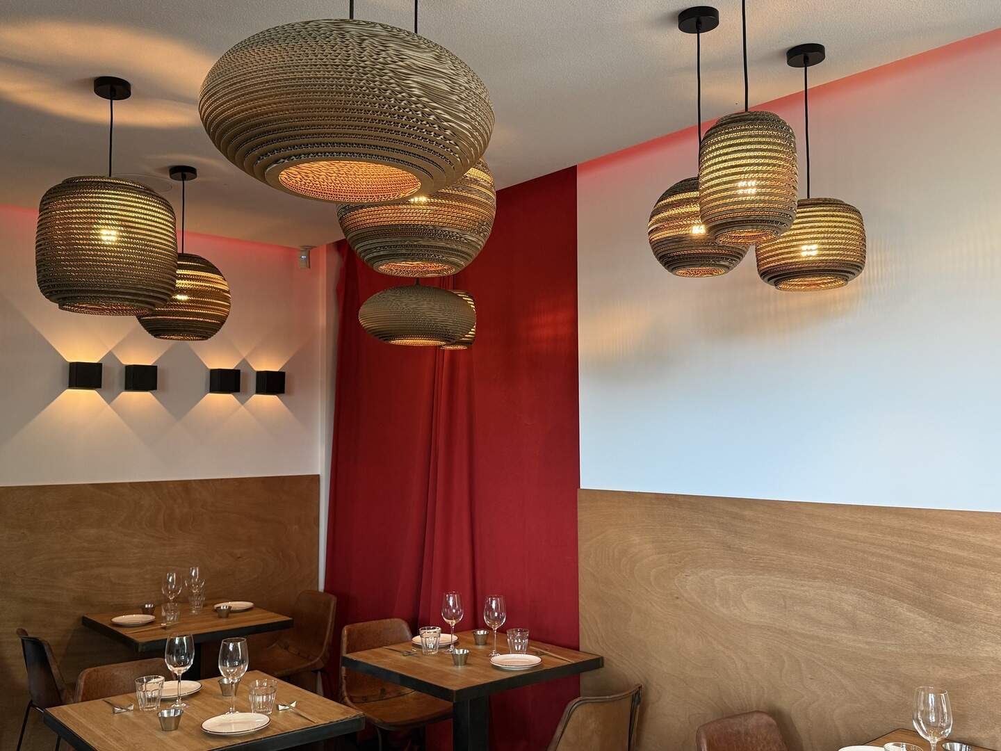 Victor (24) combineert hippe beats met Aziatische tapas in pop-up: “Het ...