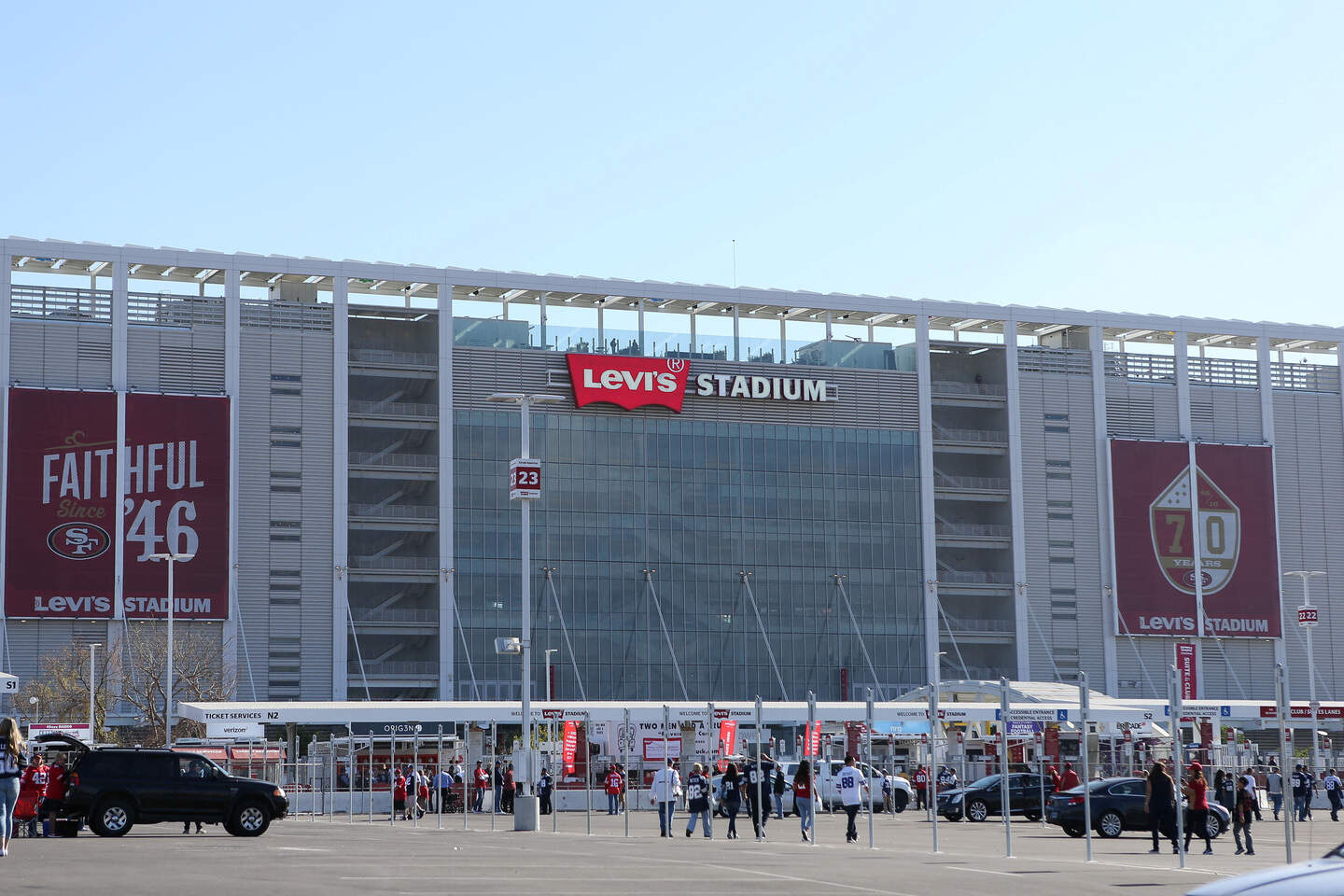FIFA verbergt logo van Levi's op stadion tijdens WK, maar daar kan het ...