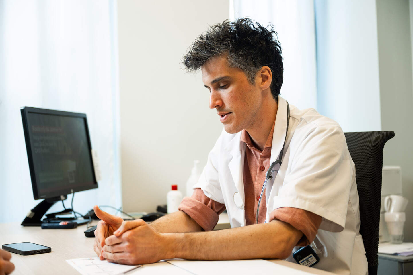 ZAS-oncoloog Tom over de patiënt die hem nooit loslaat: “In die laatste ...