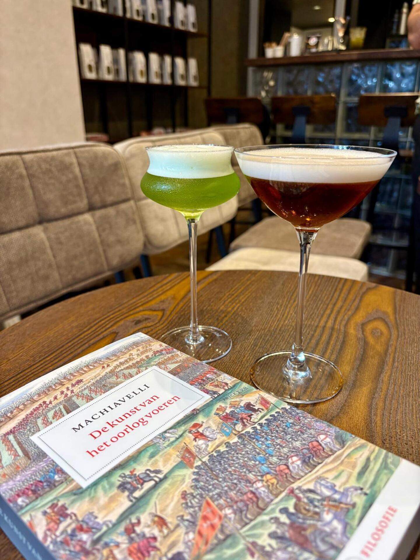 Koffiebars om elke hoek, maar Hakan (34) opent een theebar: “Ik maak er ...