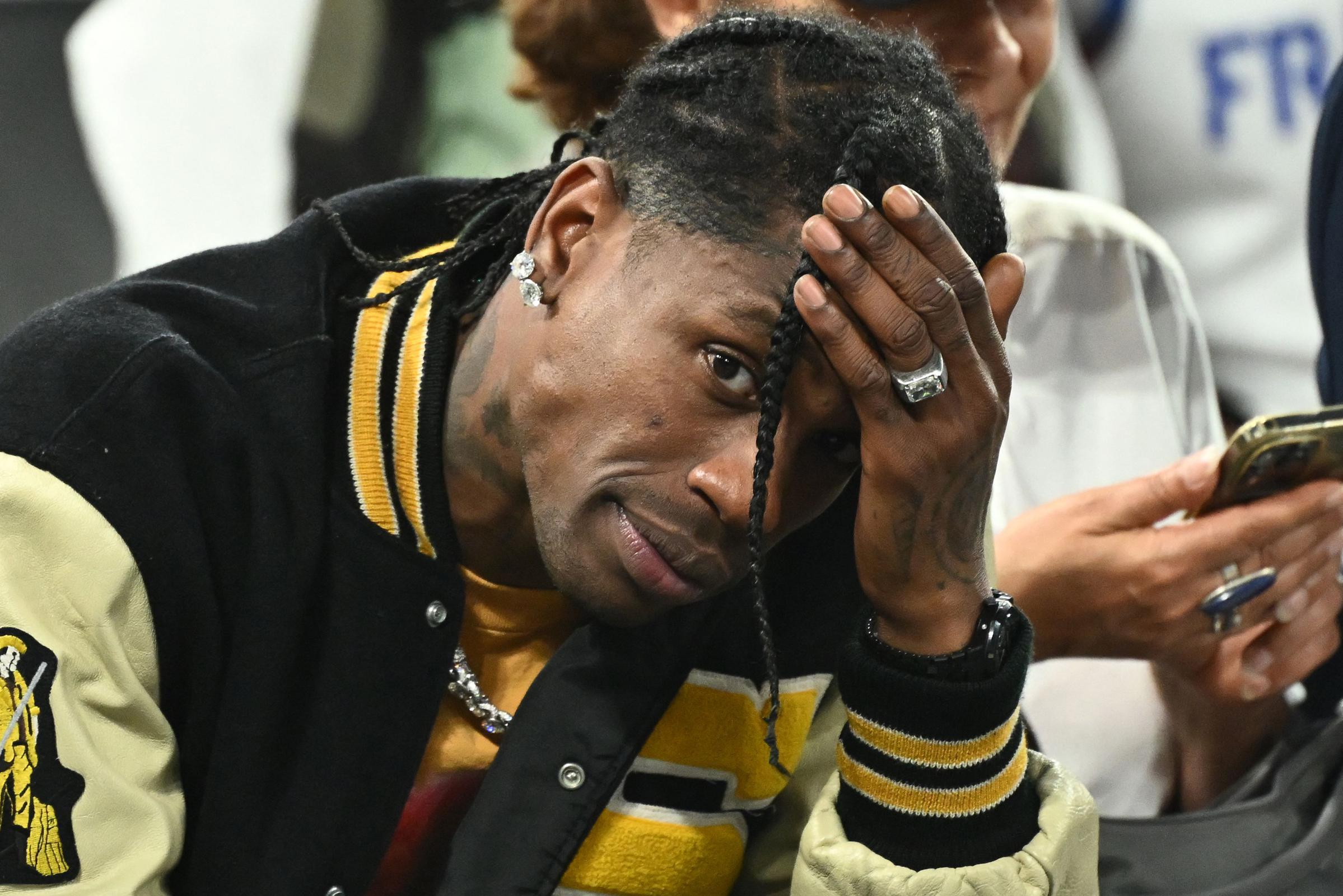 Amerikaanse rapper Travis Scott opgepakt in Parijs na vechtpartij | HBVL