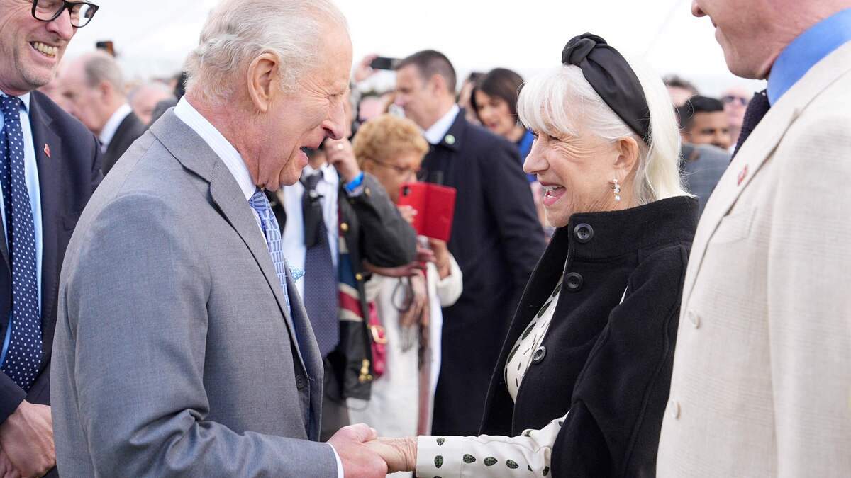 Helen Mirren en zes voetbalsters krijgen eerbetoon op verjaardag van ...