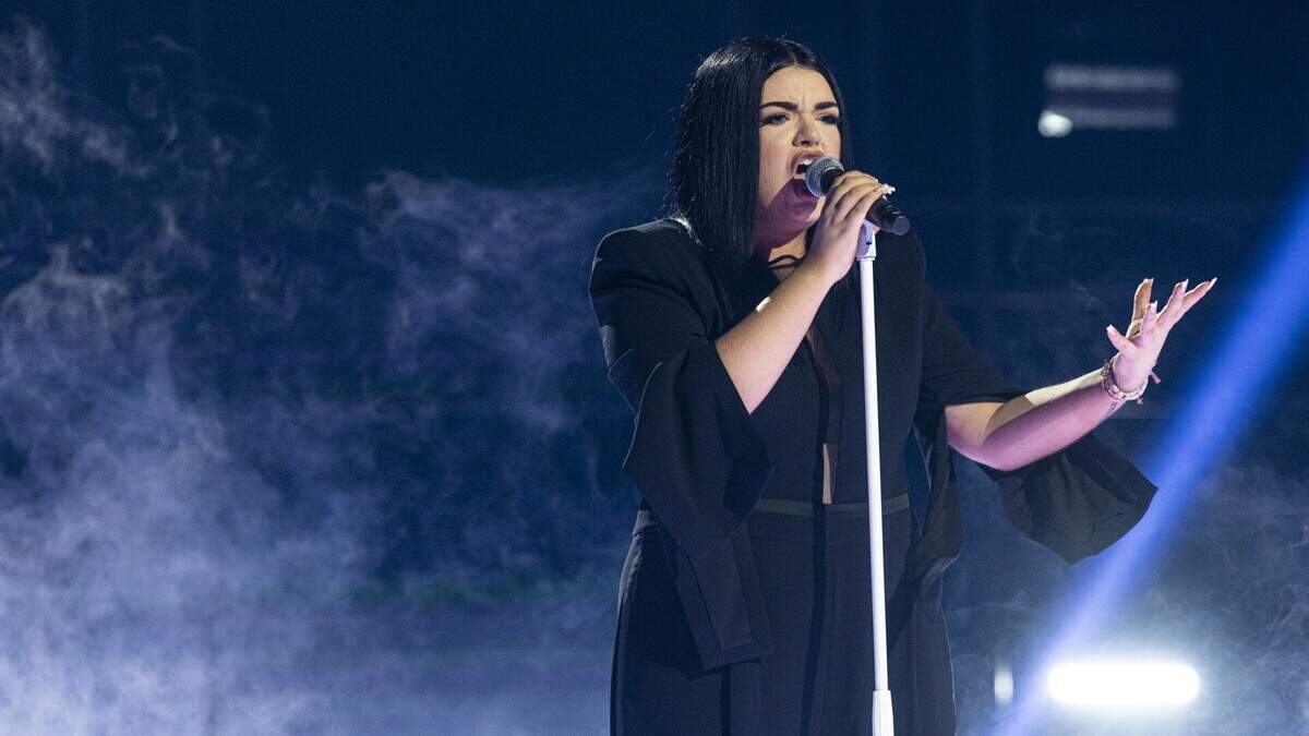 Even paniek tijdens finale 'The voice': microfoon van finaliste Maëlle ...
