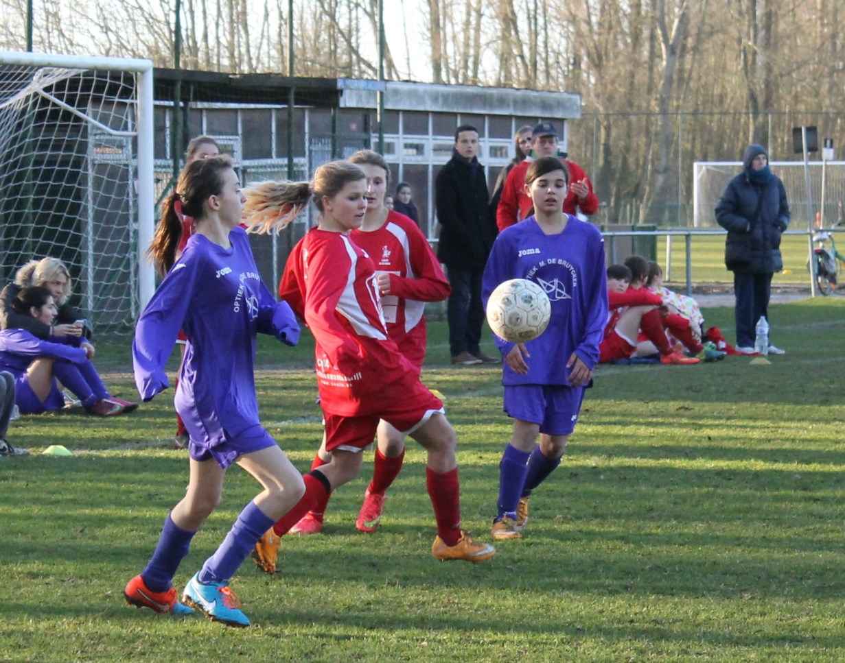FOTO. Meisjes spelen hun Jeugdcup Het Nieuwsblad | Nieuwsblad