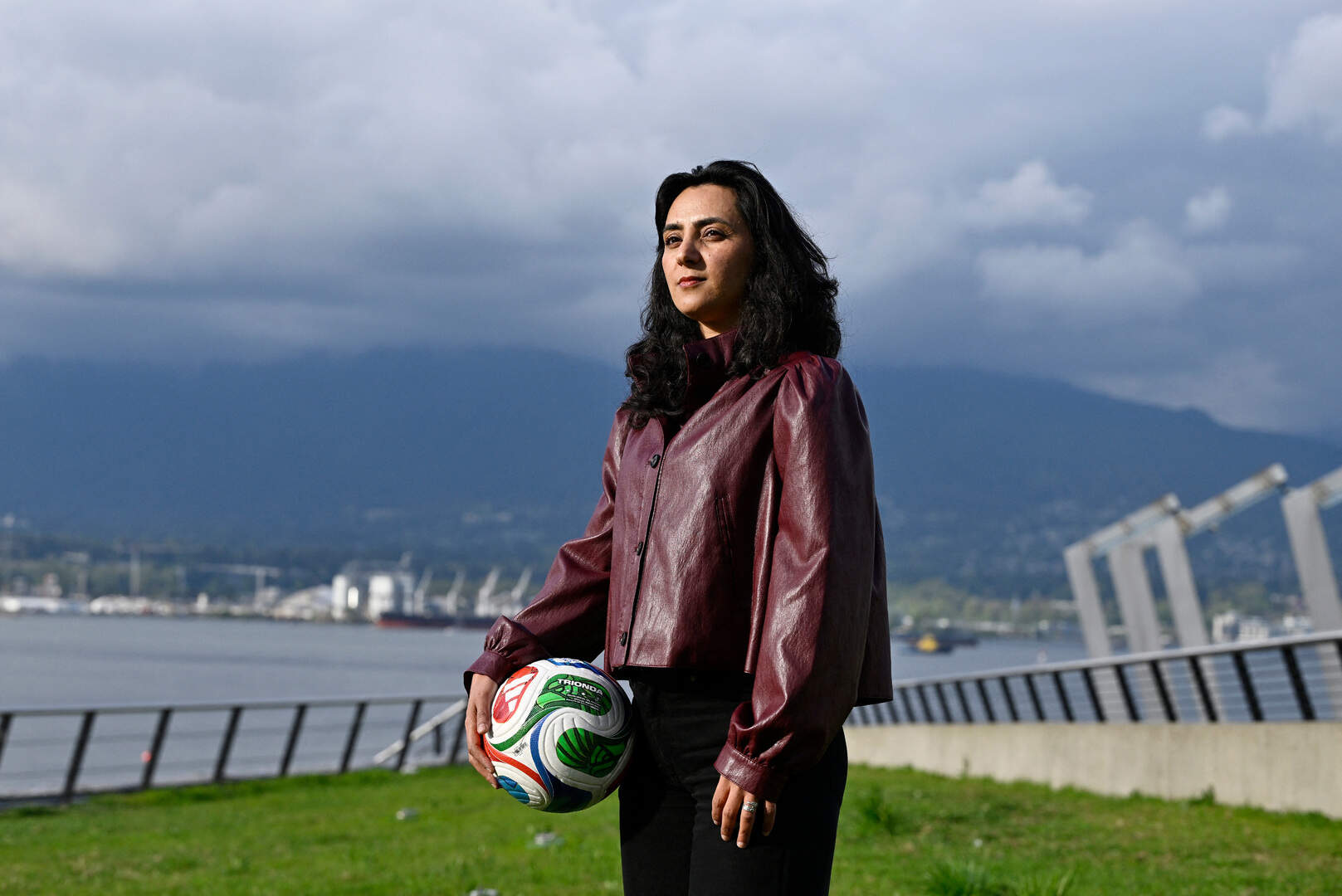 Afghaans vluchtelingenteam voor vrouwen mag voortaan deelnemen aan FIFA ...