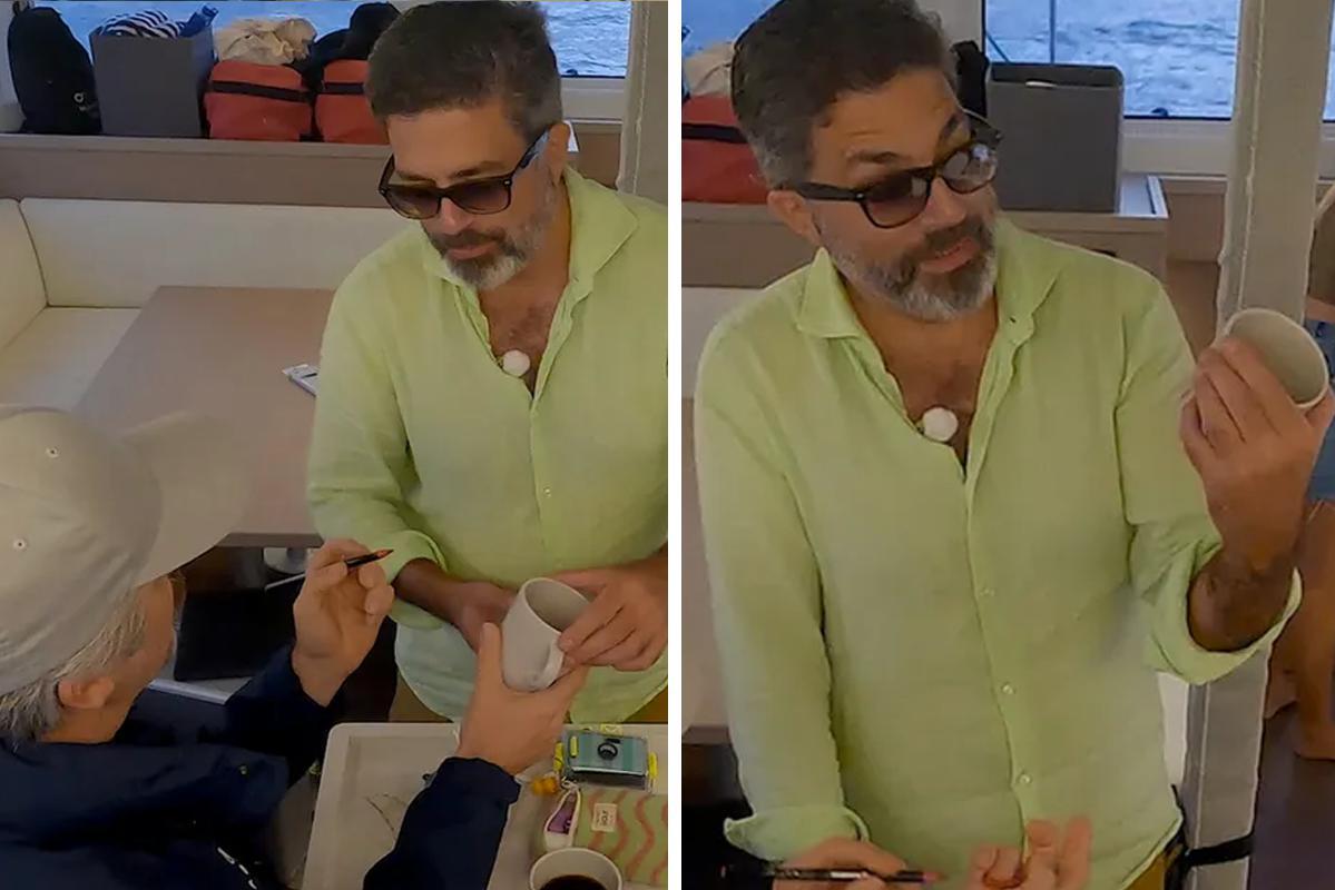 Steven Van Gucht laat mok signeren door Jeroom in ‘Over de oceaan ...