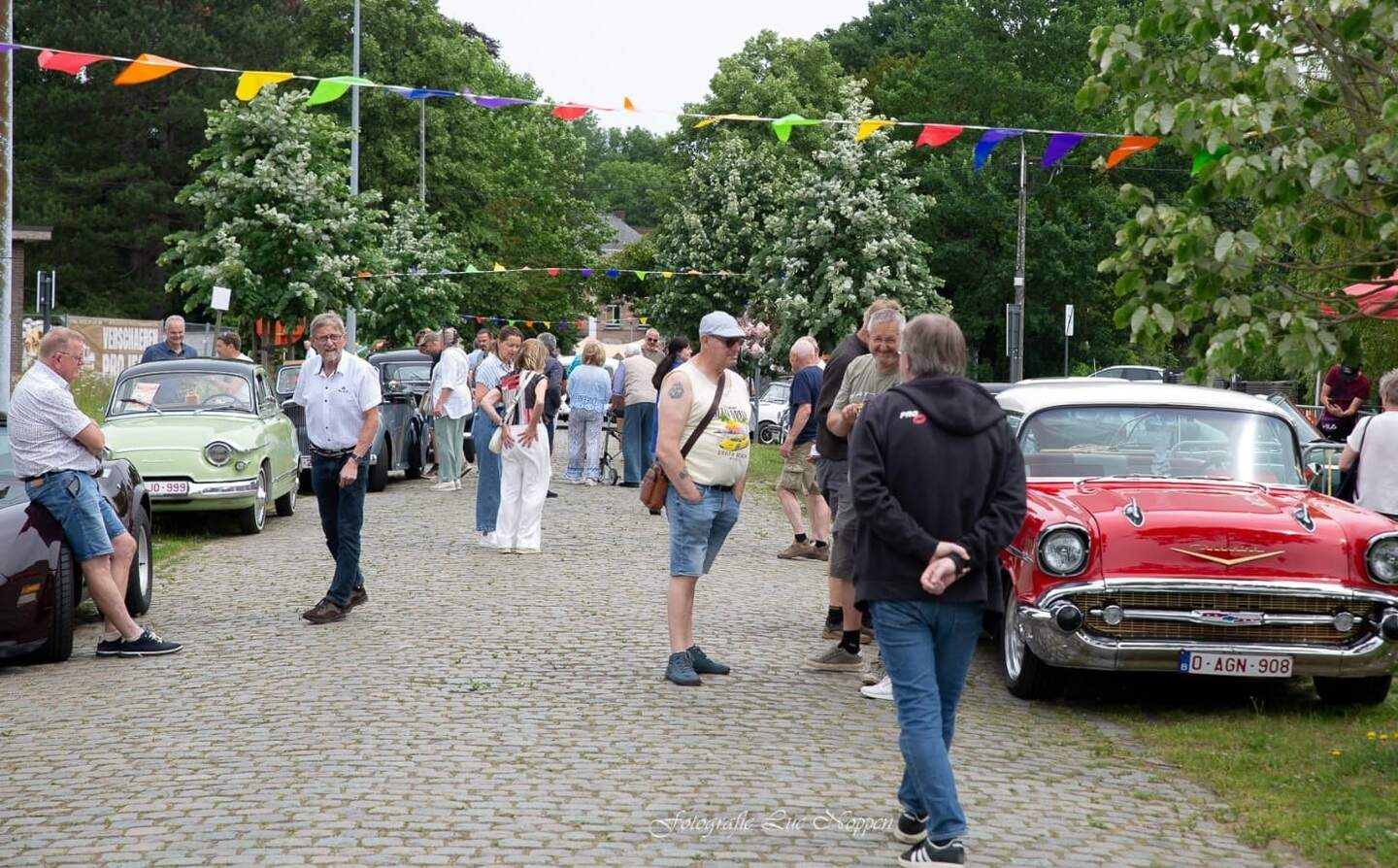Oldtimers brengen mensen samen bij WZC De Ravestein | Nieuwsblad