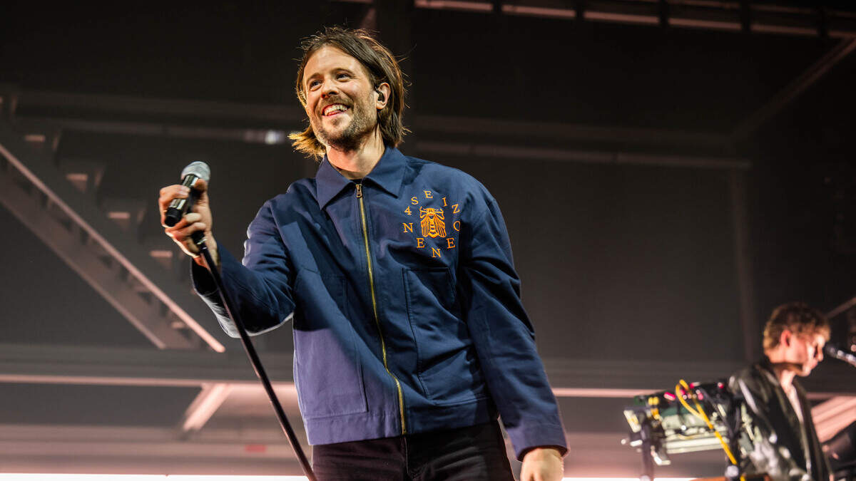 RECENSIE. Bazart maakt comeback in Lotto Arena: “Nee, Pommelien Thijs ...