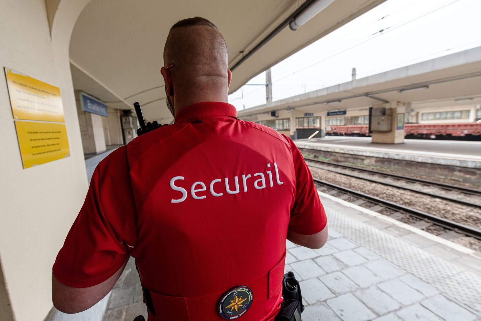 Minister Quintin wil Securail-agenten uitrusten met matrak | Nieuwsblad