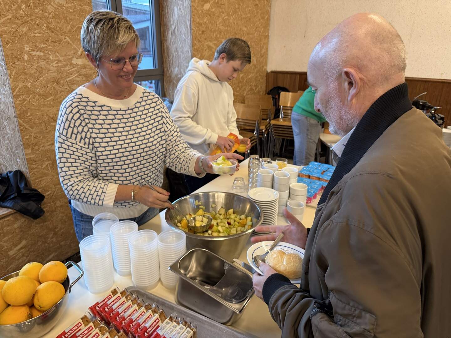 Het begon met oproep om één leerkracht in de bloemetjes te zetten ...
