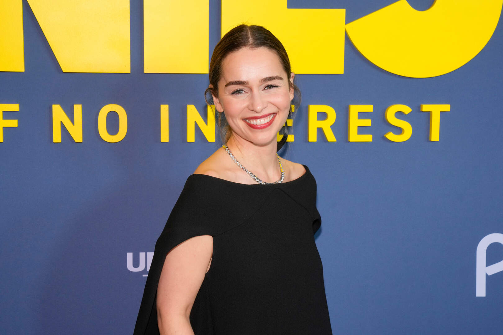 Actrice Emilia Clarke ontkracht geruchten over salarissen bij ‘Game of ...