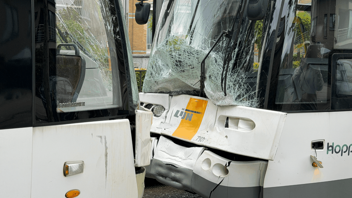 Tramverkeer hervat na aanrijding tussen twee trams in Mortsel: negen ...